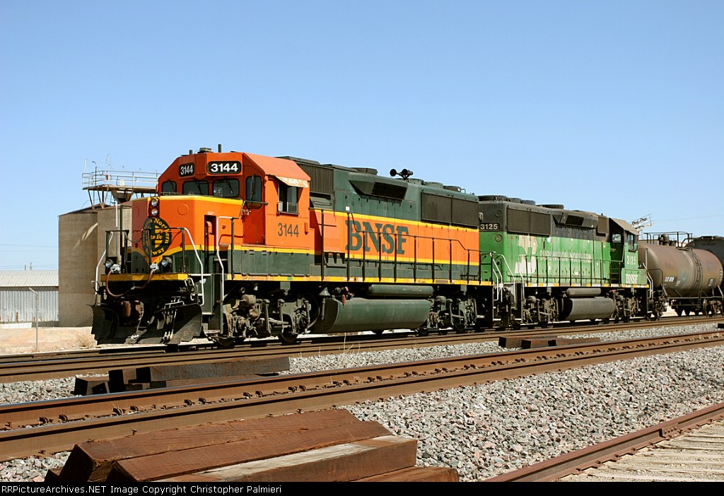 BNSF 3144 and BNSF 3125